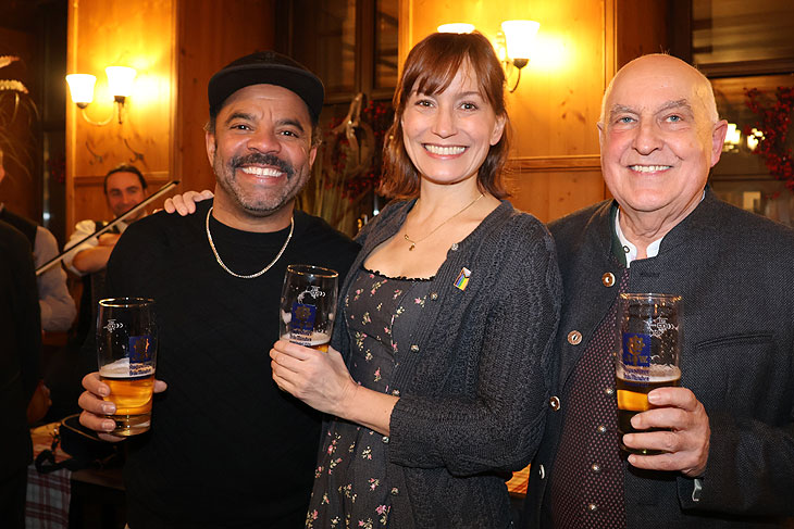 Sogar der Kaiser war da: Illustres Publikum feiert die neue Iberl ...