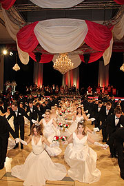 "Tritsch Tratsch" beim größten Ball Münchens Der 55. Kaiserball der ...