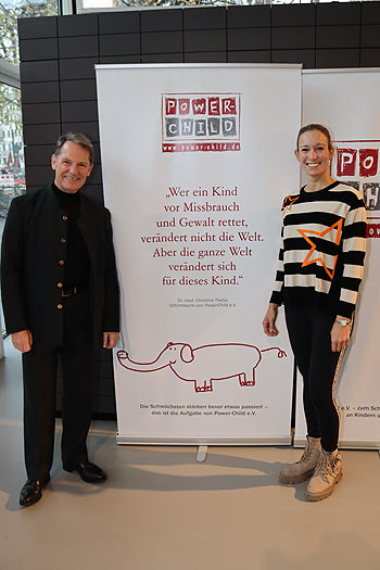 Präsentation der Ausstellung “Was uns bewegt“ von Lovely Friends e.V ...