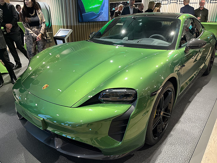 Porsche NOW - Porsche Pop-up Store eröffnete November 2022 im Münchner ...