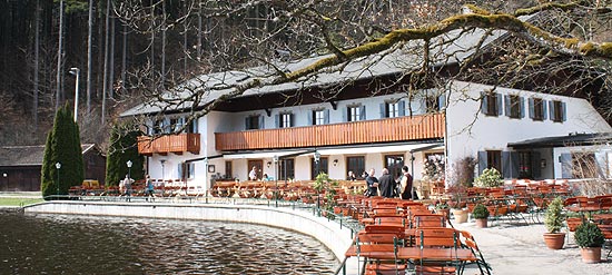Waldhaus Deininger Weiher - Essen + Trinken am Moorsee