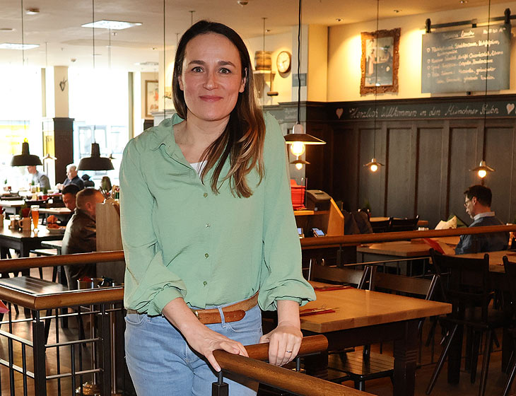 Neue Rolle am Nockherberg 2024: Judith Toth spielt Ministerin Michaela ...