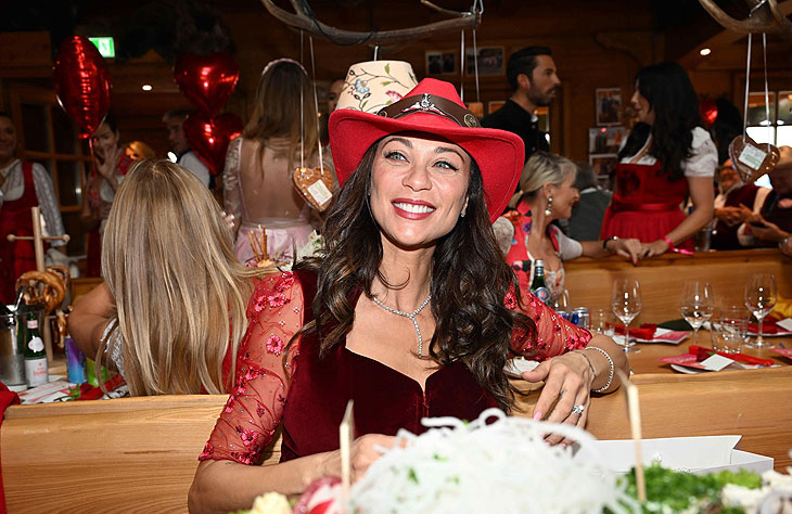 Rot für den guten Zweck – Ladies Red Wiesn vereint Herz und Eleganz ...
