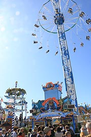Oktoberfest 2024: Kettenflieger "Bayern Tower" von Egon Kaiser - 90 ...