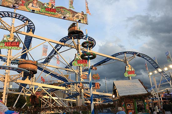 Oktoberfest 2025 - der Spinning Coaster "Heidi The Coaster" wieder ...
