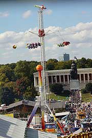 Rocket Tower von Michael Goetzke auf dem Oktoberfest 2012 (Archiv)