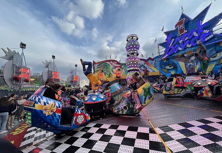 Break Dance No. 1 (Alexander Goetzke) auf dem Münchner Frühlingsfest ...