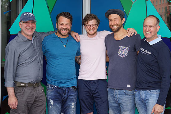 Coole Klebeband-Kunst an der Fassade des Le Méridien München Wie drei ...