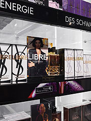 München: Douglas eröffnete am 26.11.2020 in der Kaufinger Straße seinen ...