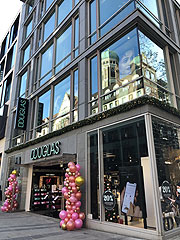 München: Douglas eröffnete am 26.11.2020 in der Kaufinger Straße seinen ...