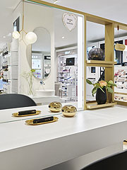 München: Douglas eröffnete am 26.11.2020 in der Kaufinger Straße seinen ...