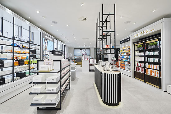 München: Douglas eröffnete am 26.11.2020 in der Kaufinger Straße seinen ...