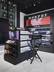 München: Douglas eröffnete am 26.11.2020 in der Kaufinger Straße seinen ...