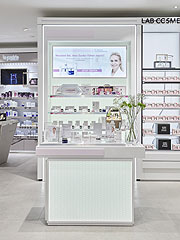 München: Douglas eröffnete am 26.11.2020 in der Kaufinger Straße seinen ...